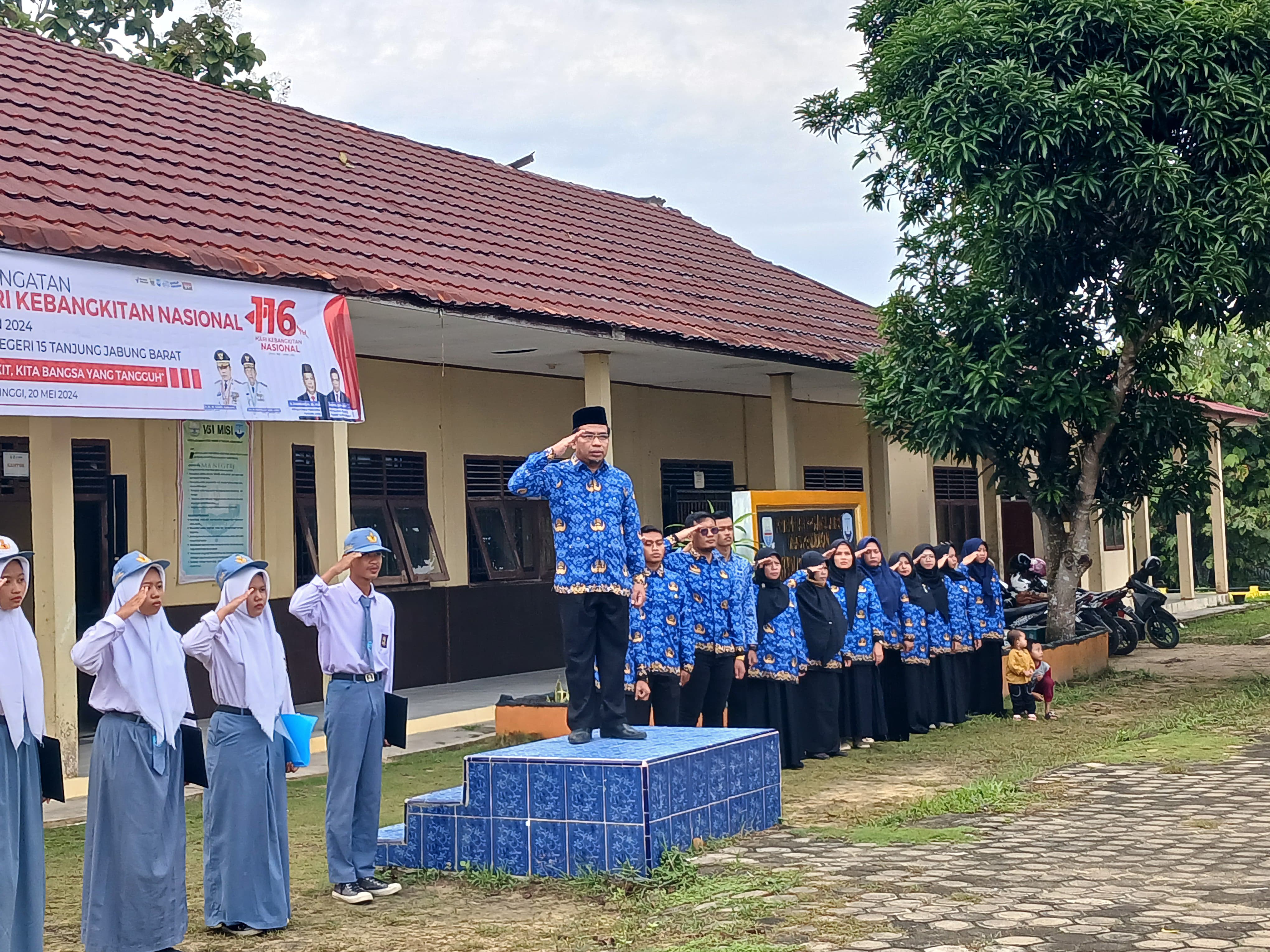 Peringatan Hari Kebangkitan Nasional ke-116 Tahun 2024 di SMAN 15 ...